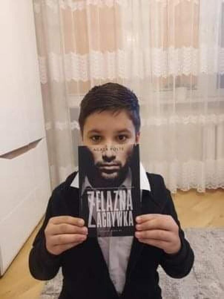 Sleeveface, czyli ubierz się w książkę - Szkoła Podstawowa nr 2 im ...